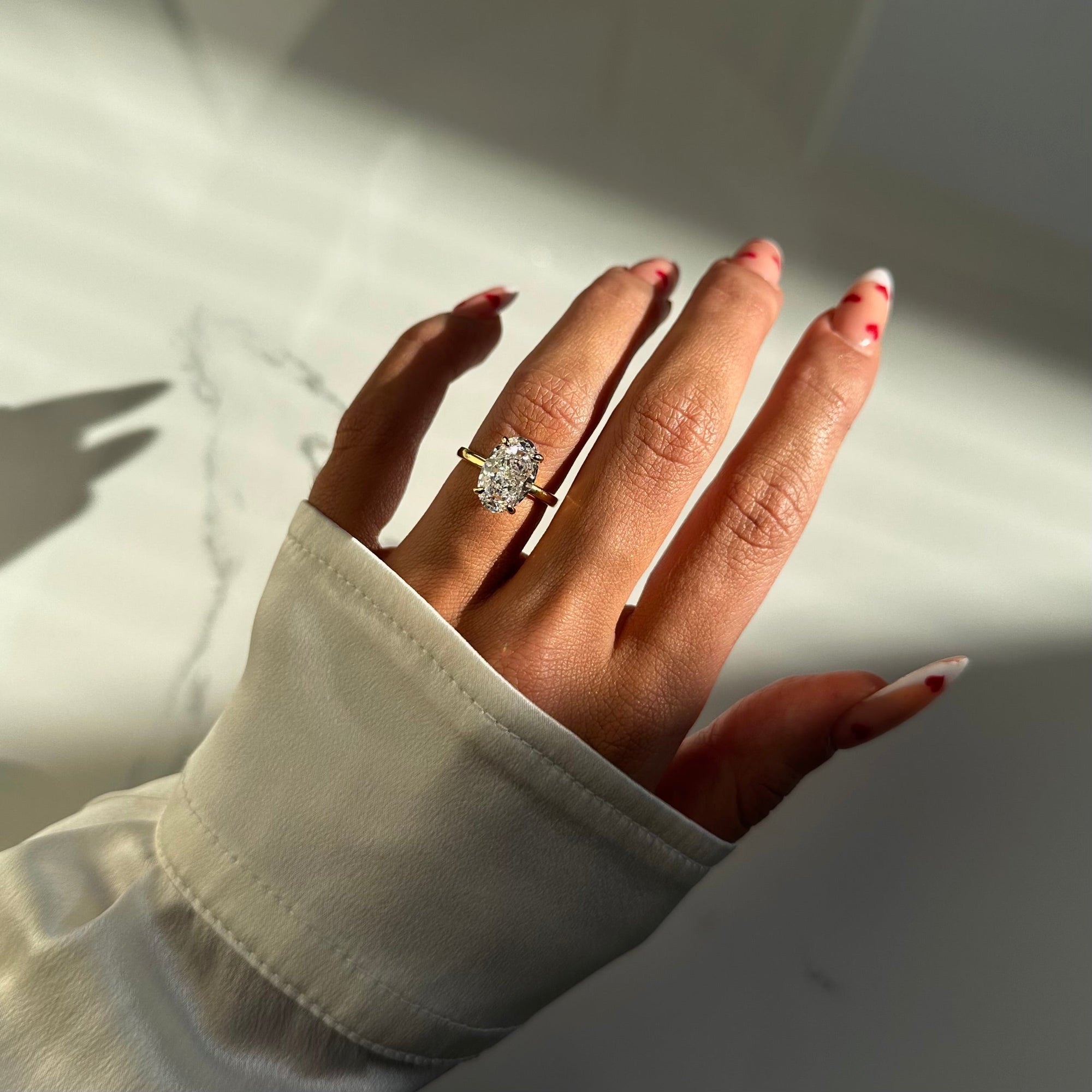CRUSHED ICE OVAL CUT RING